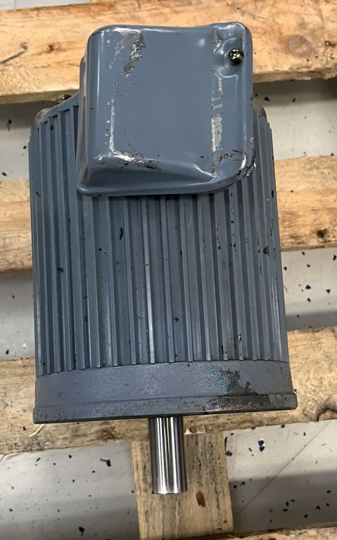 Yaskawa EELQ-51 0.75 kW 4 Pole AC Turret Motor | CNC Service